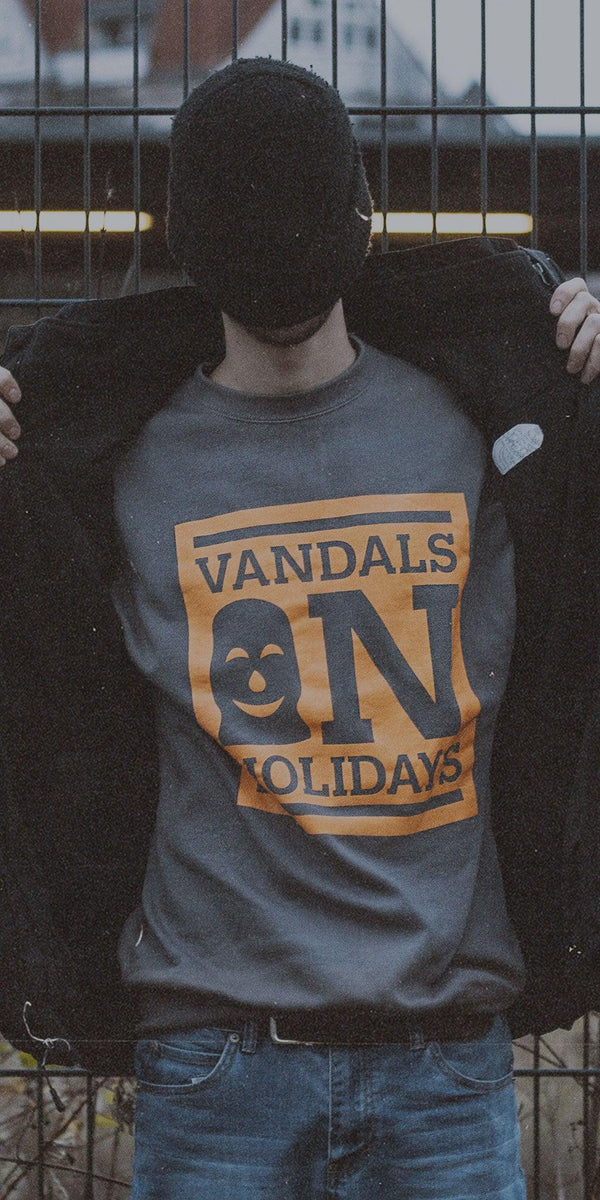 Sweaters – Vandals on Holidays